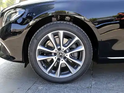 奔驰E级 2019款 E 200 L 4MATIC 奔驰 8/18张图片大全_汽车细节图库-汽车之家