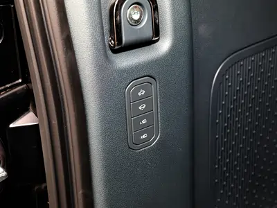 猛士917 2023款 纯电基础版 猛士 83/85张图片大全_汽车座椅图库-汽车之家