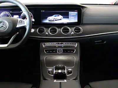 奔驰E级 2018款 改款 E 200 L 运动型 奔驰 3/27张图片大全_汽车内饰图库-汽车之家