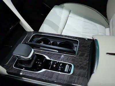 红旗HS7 2023款 HEV基本型 7座 红旗 22/25张图片大全_汽车内饰图库-汽车之家