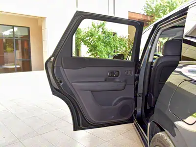 零跑C16 2026款 纯电 630激光雷达智尊版 6座 零跑汽车 15/109张图片大全_汽车座椅图库-汽车之家