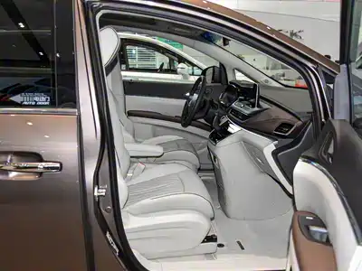 别克GL8 2023款 陆上公务舱 652T 豪华型 别克 41/49张图片大全_汽车座椅图库-汽车之家