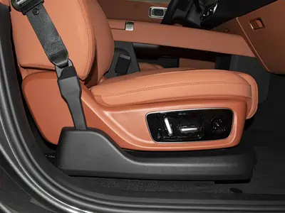 理想L8 2025款 Pro 智能焕新版 理想汽车 41/120张图片大全_汽车座椅图库-汽车之家