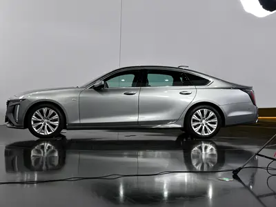 凯迪拉克CT6 2023款 28T 铂金型 凯迪拉克 4/15张图片大全_汽车外观图库_曼哈顿灰-汽车之家