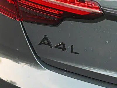 奥迪A4L 2024款 40 TFSI quattro RS套件燃速型 奥迪 47/199张图片大全_汽车细节图库-汽车之家