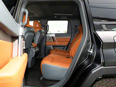 猛士917 2023款 纯电基础版 猛士 29/85张图片大全_汽车座椅图库-汽车之家