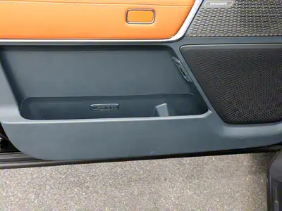 猛士917 2023款 纯电基础版 猛士 16/85张图片大全_汽车座椅图库-汽车之家