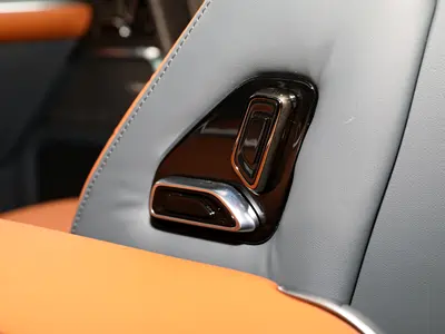 猛士917 2023款 纯电基础版 猛士 49/85张图片大全_汽车座椅图库-汽车之家