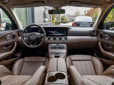 奔驰E级 2018款 改款 E 200 L 奔驰 1/57张图片大全_汽车内饰图库-汽车之家