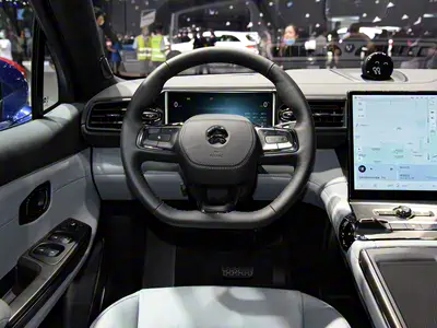 蔚来EC6 2020款 440KM 签名版 蔚来 2/41张图片大全_汽车内饰图库_黑色/极速灰-汽车之家