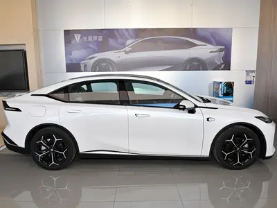 深蓝SL03 2023款 200Max增程版 深蓝汽车 4/7张图片大全_汽车外观图库_彗星白-汽车之家