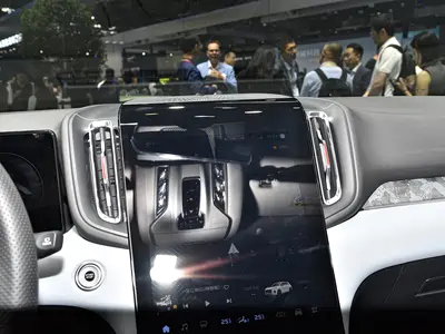 红旗HS3 PHEV 2024款 PHEV 115km 劲为版 红旗 135/148张图片大全_汽车内饰图库-汽车之家