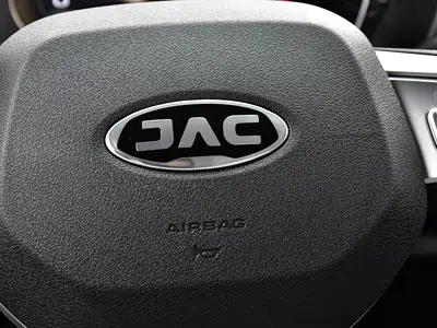 江淮T8 2024款 2.0T PRO 自动夜鹰柴油四驱黑曜版大双 江汽集团 12/52张图片大全_汽车内饰图库-汽车之家