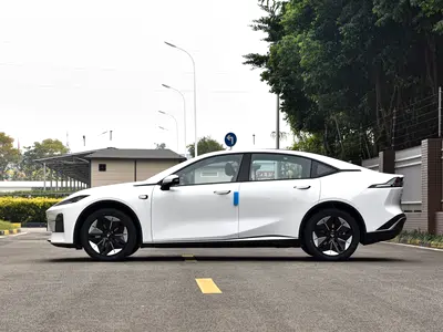 深蓝SL03 2025款 纯电精英型 深蓝汽车 4/8张图片大全_汽车外观图库_彗星白-汽车之家