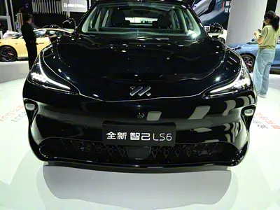 智己LS6 2025款 长续航灵蜥智享版 智己汽车 9/55张图片大全_汽车车展图库-汽车之家