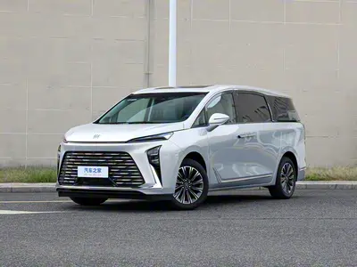 别克GL8 2025款 ES陆尊 尊享版 别克 1/8张图片大全_汽车外观图库_极光银-汽车之家