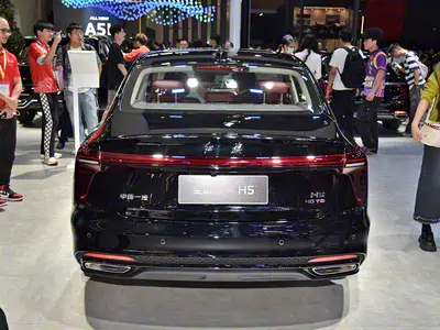 红旗H5 2025款 2.0T 自动玄影版 红旗 5/107张图片大全_汽车车展图库-汽车之家