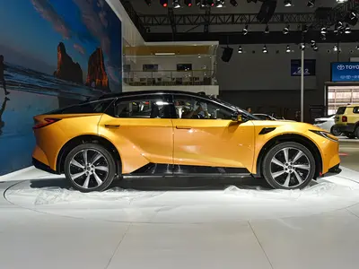 丰田bZ5 2024款 试装车 丰田 4/7张图片大全_汽车外观图库-汽车之家