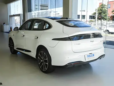 智己LS6 2026款 纯电 Max 智己汽车 5/8张图片大全_汽车外观图库_雅典娜白-汽车之家