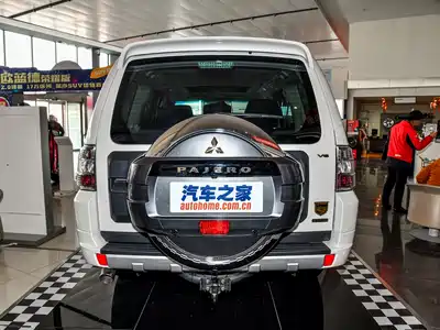 帕杰罗(进口) 2018款 3.0L 自动尊贵版 三菱 6/11张图片大全_汽车外观图库-汽车之家