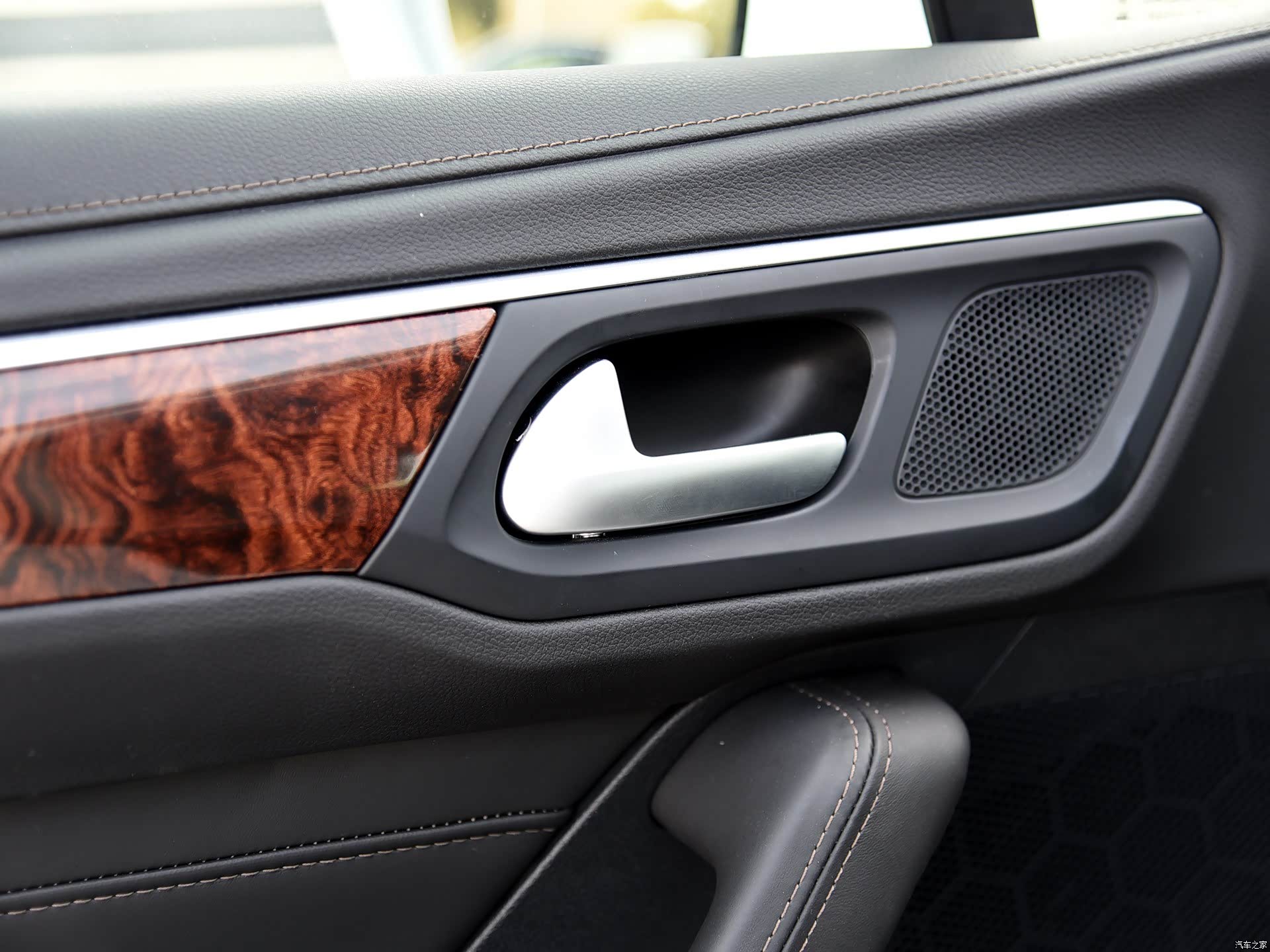 东风A9 2016款 1.8T 旗舰型 东风风神 8/33张图片大全_汽车座椅图库-汽车之家