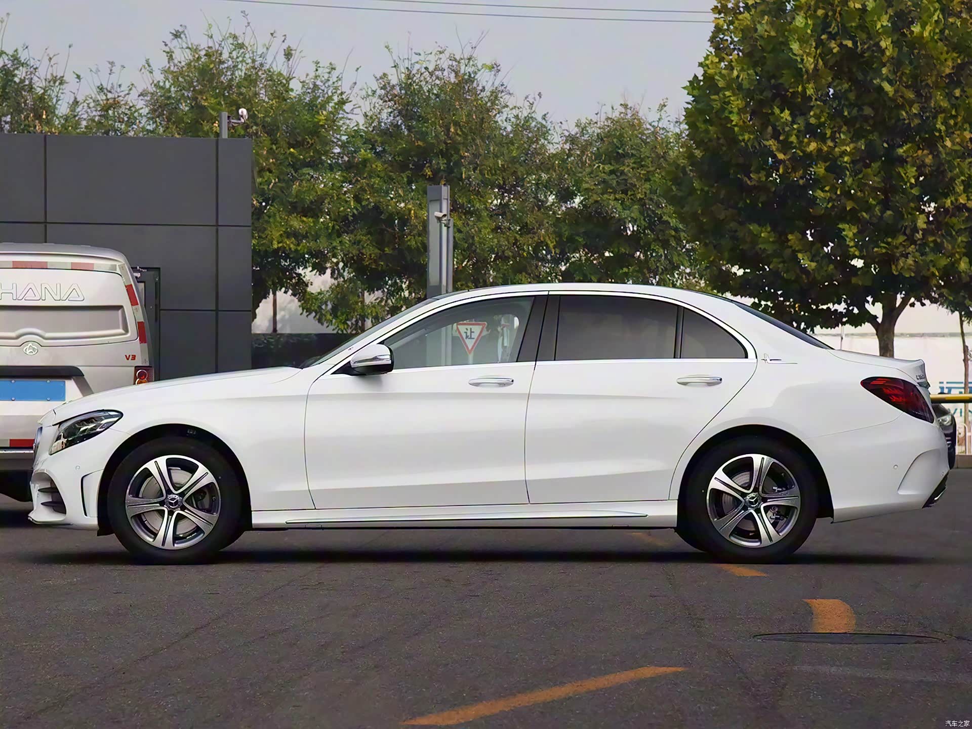 奔驰C级 2020款 C 260 L 运动版 奔驰 4/25张图片大全_汽车外观图库-汽车之家