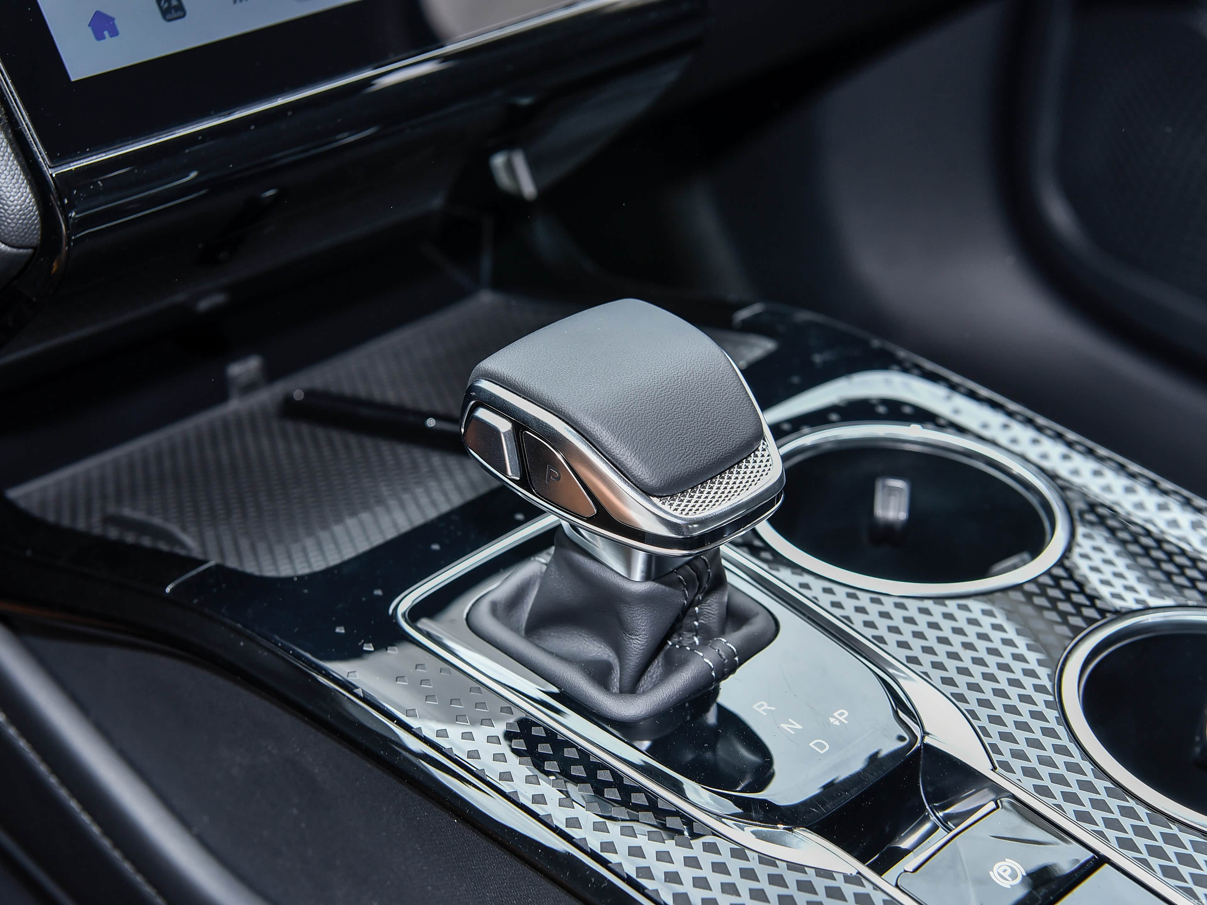 红旗HS3 PHEV 2025款 PHEV 117km 劲为PLUS版 红旗 75/82张图片大全_汽车内饰图库-汽车之家