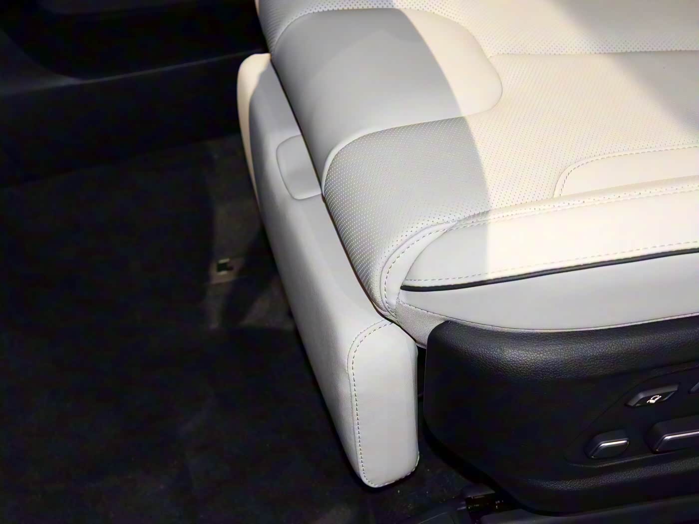 帕里斯帝 2023款 3.5L 自动四驱Calligraphy 现代 129/294张图片大全_汽车座椅图库-汽车之家