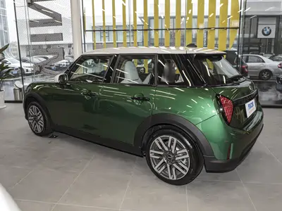 MINI 2025款 1.5T COOPER 经典派 五门版 MINI 59/71张图片大全_汽车外观图库-汽车之家