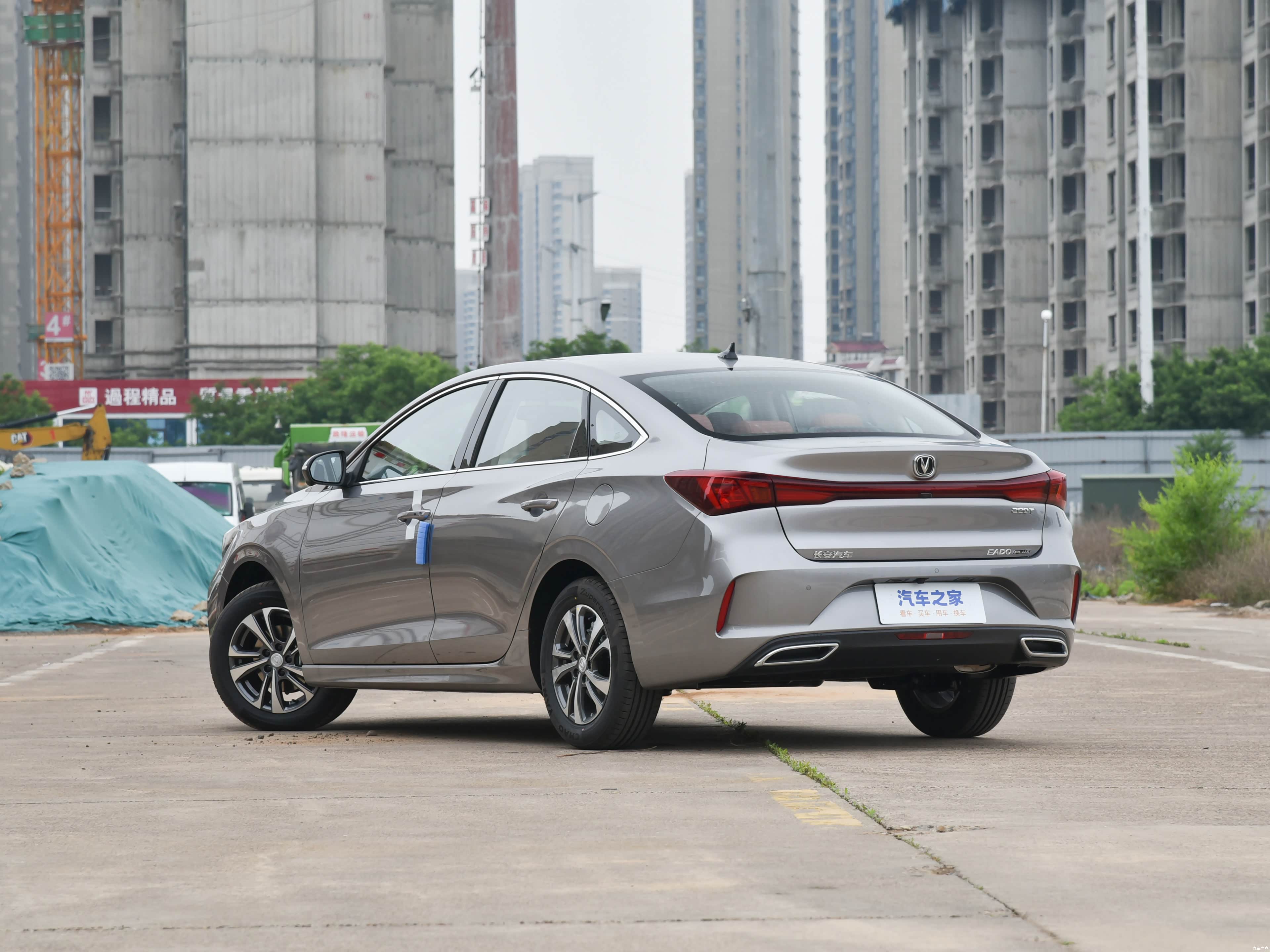 逸动 2023款 畅享版 PLUS 蓝鲸NE 1.4T GDI DCT尊贵版 长安 19/28张图片大全_汽车外观图库-汽车之家