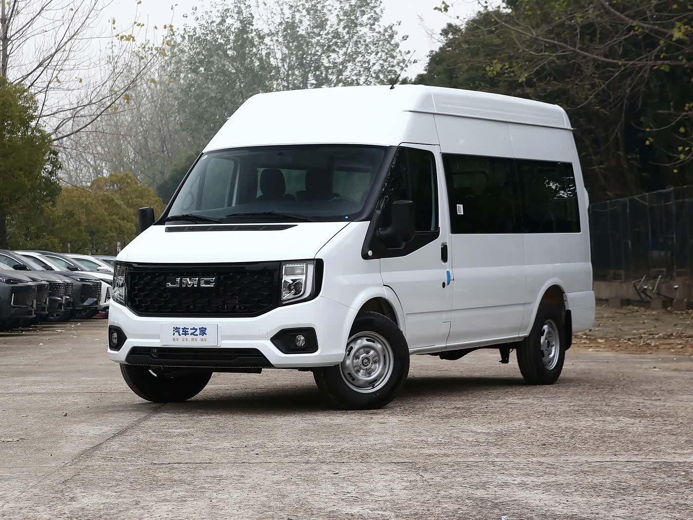 江铃福顺 2025款 2.0T 8AT柴油短轴低顶商运型厢式运输车2/3座双开尾门 江铃 1/1张图片大全_汽车外观图库-汽车之家