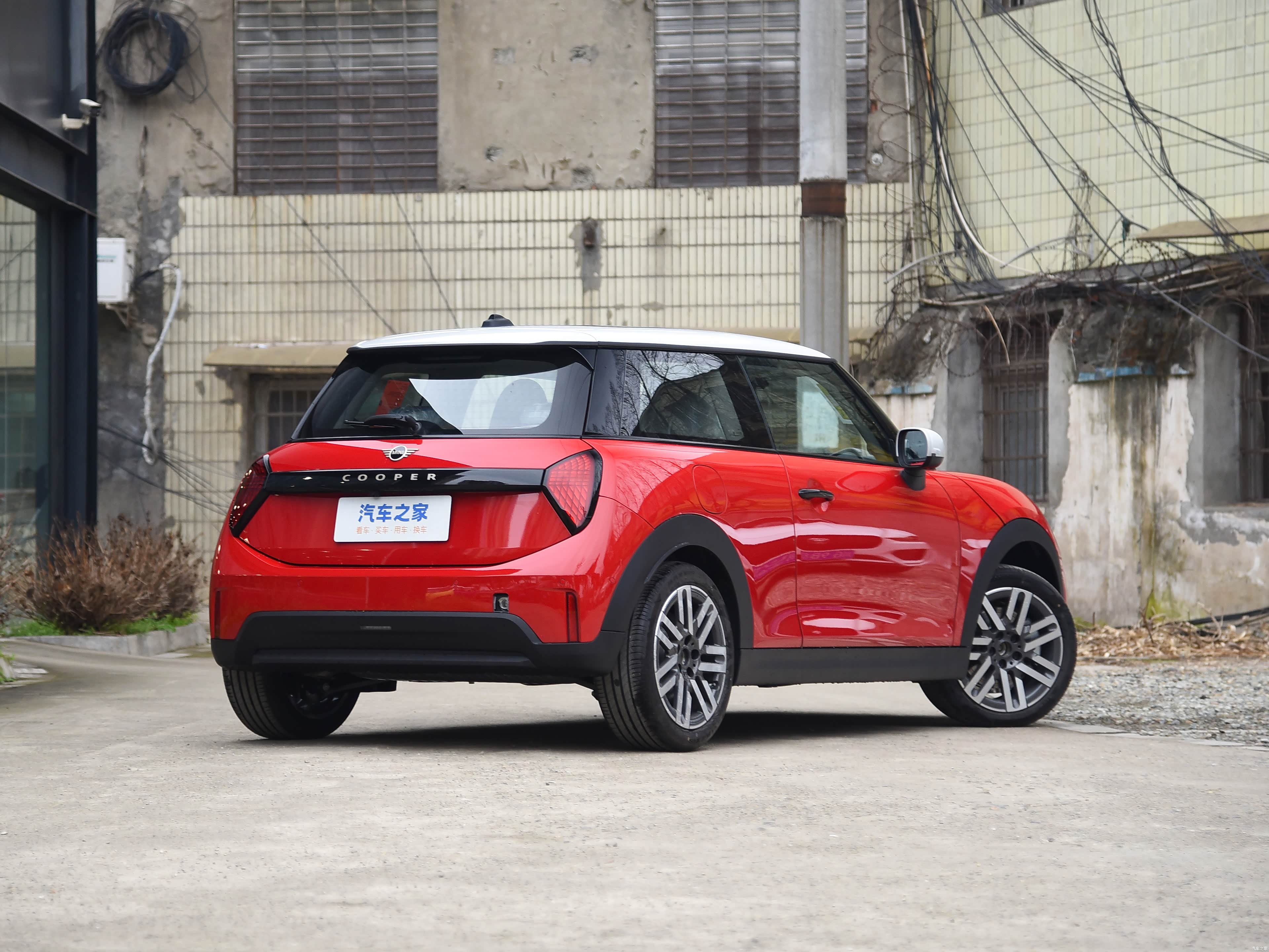 MINI 2025款 1.5T COOPER 经典派 MINI 132/152张图片大全_汽车外观图库-汽车之家