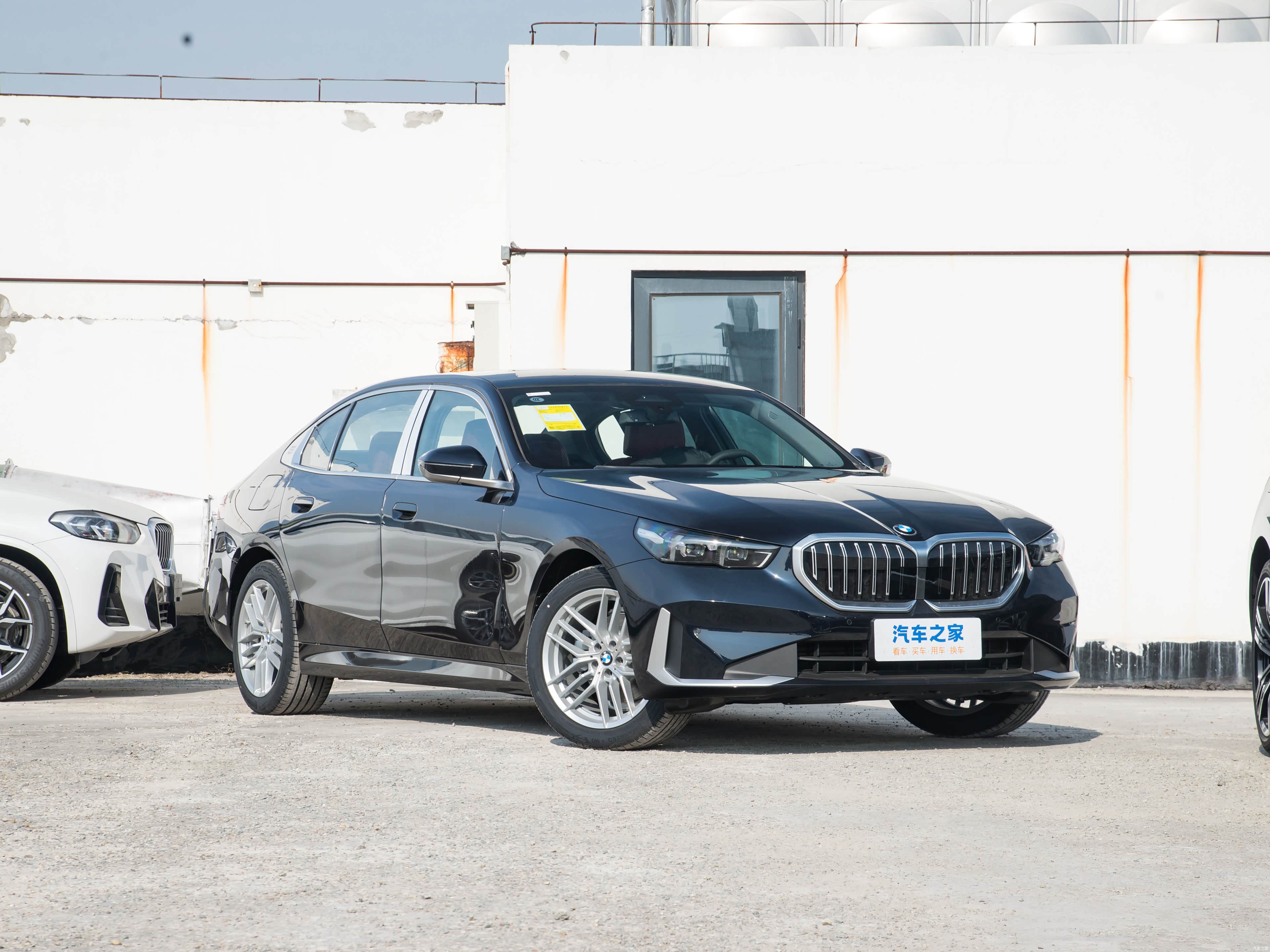 宝马5系 2025款 525Li 豪华套装 宝马 27/32张图片大全_汽车外观图库-汽车之家