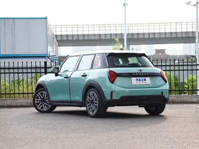 MINI 2025款 1.5T COOPER 经典派 五门版 MINI 61/143张图片大全_汽车外观图库-汽车之家