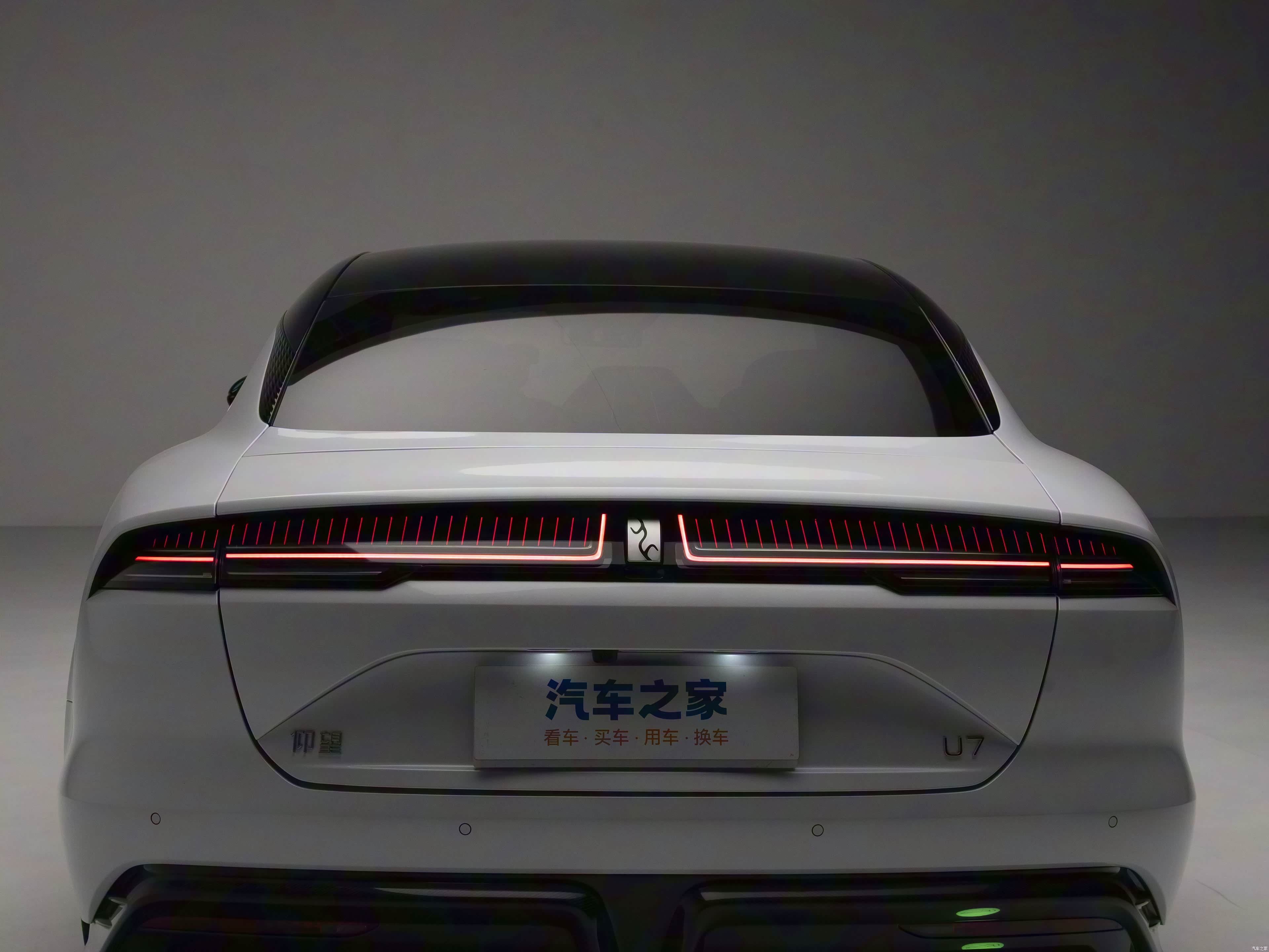 仰望U7 2025款 EV 四座旗舰版 仰望 87/88张图片大全_汽车细节图库-汽车之家