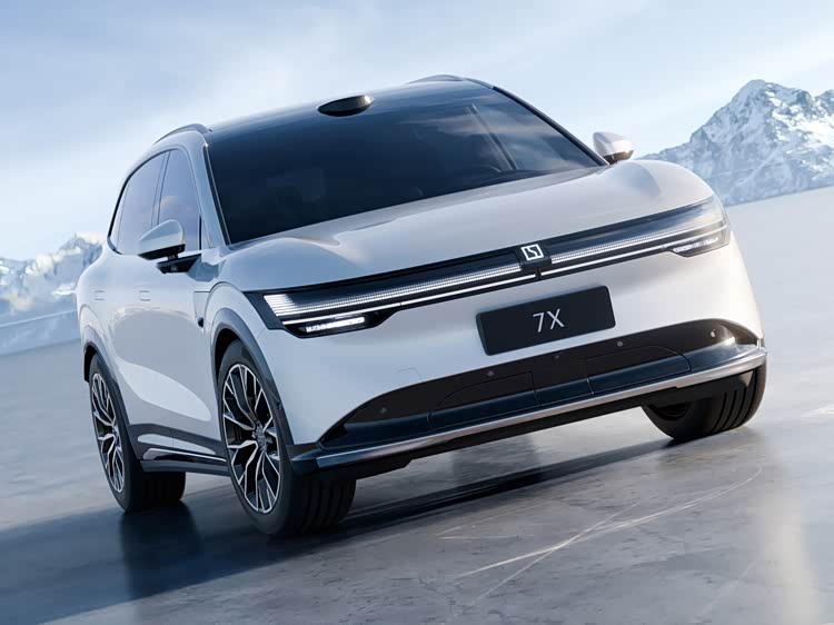 极氪7X内饰官图，双色内饰风格/配后排娱乐屏/9月下旬上市_车家号_发现车生活_汽车之家