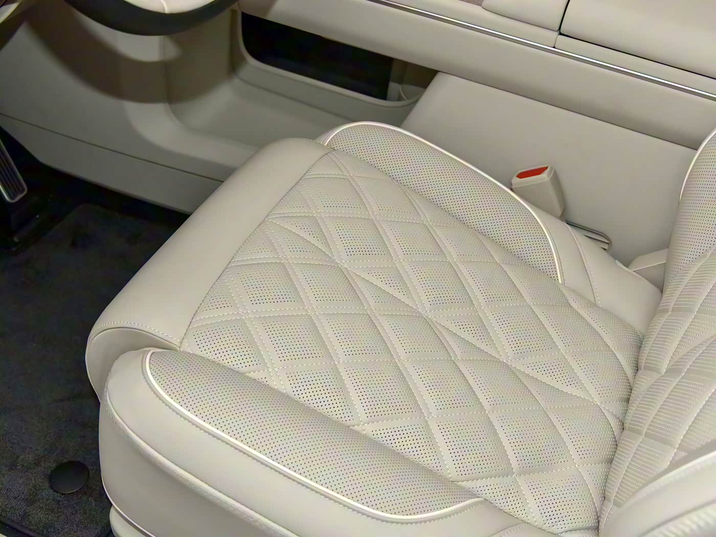 蔚来ES8 2026款 六座行政签名版 蔚来 206/402张图片大全_汽车座椅图库-汽车之家